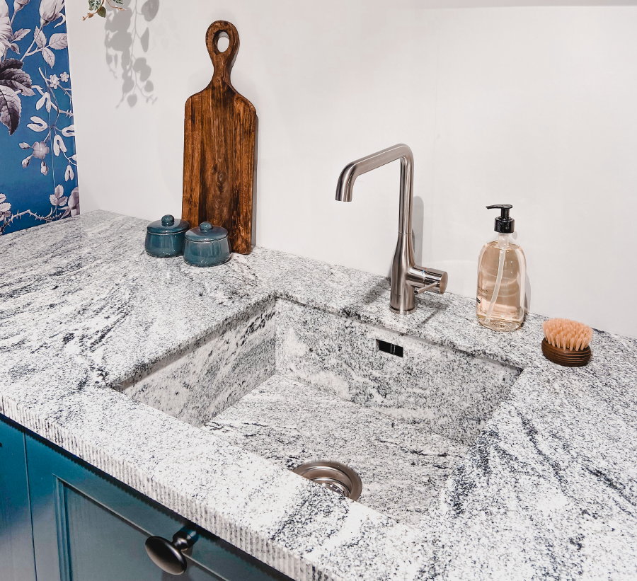 Gootsteen schoonmaken? Tips voor alle spoelbak materialen! - KeukenCoach